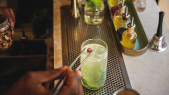 Norman: Cocktails on the go σε ένα στέκι που μας θυμίζει γιατί ...