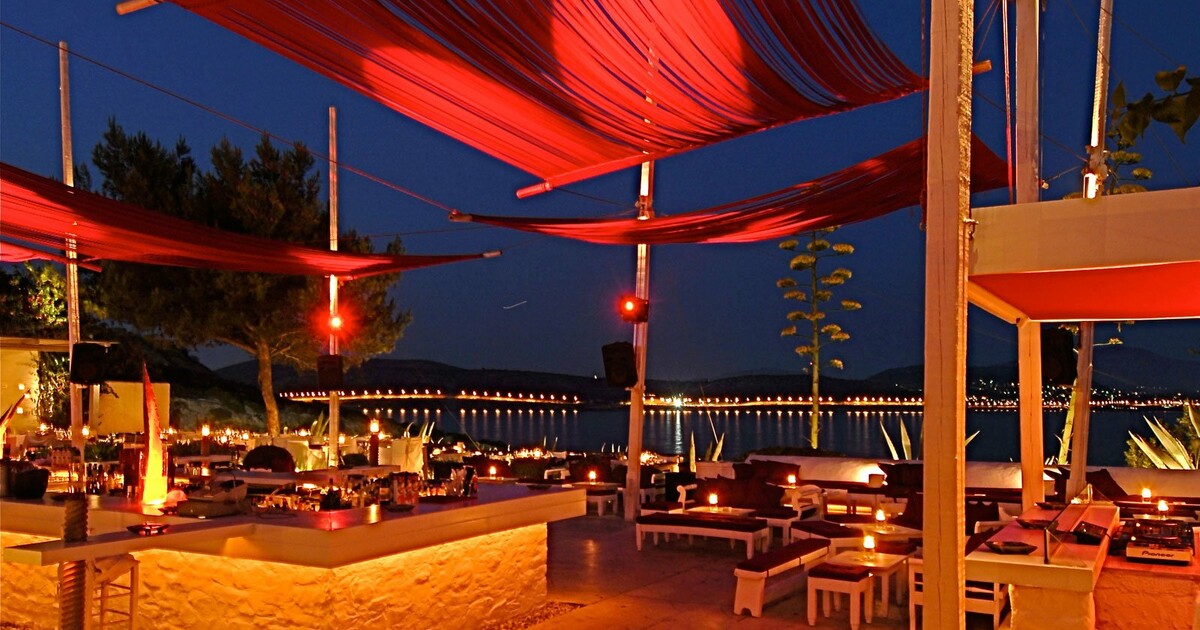 Opening για το Island | LiFO