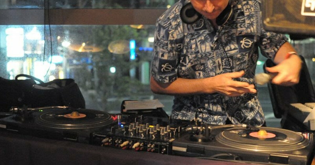 The legendary DJ Andy Smith (UK) in Athens! | LiFO