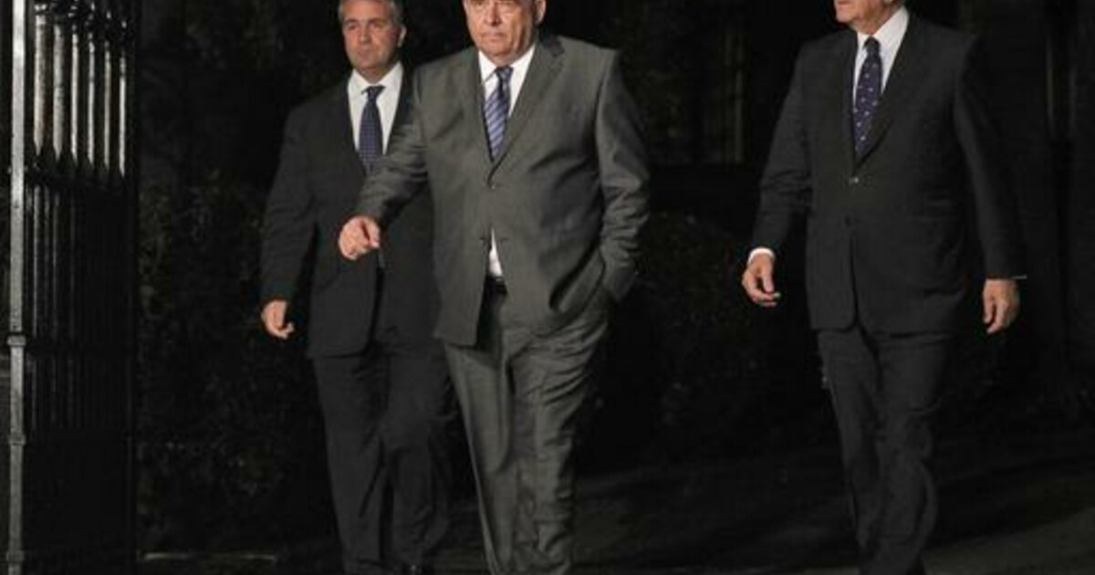 Καρατζαφέρης για Παπαδήμο: «Ποιος τον ξέρει, ποιος τον εμπιστεύεται ...