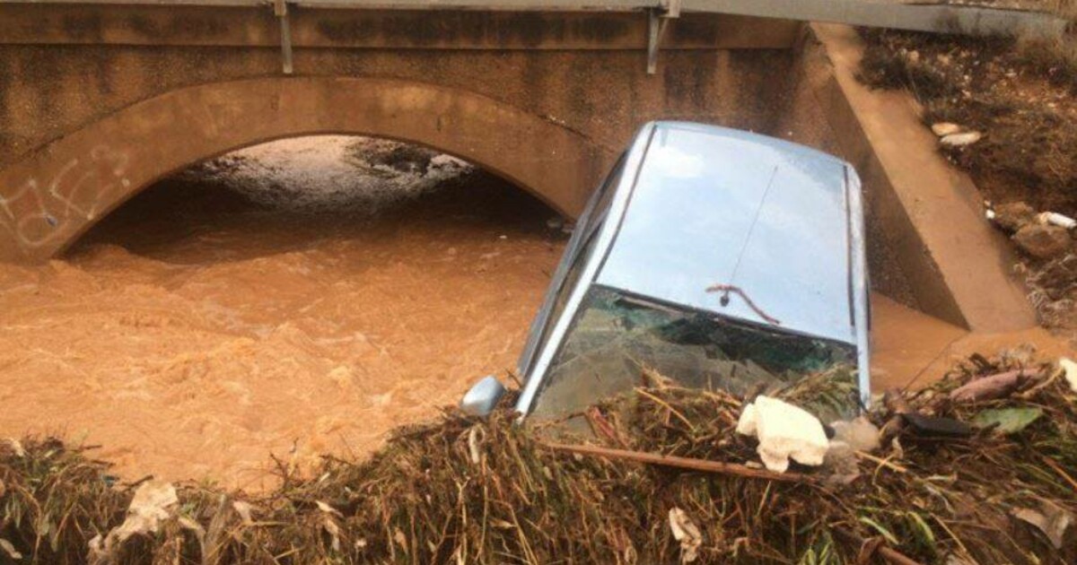 Μια νεκρή στη Μάνδρα από την κακοκαιρία - Τρεις τραυματίες μεταφέρθηκαν ...