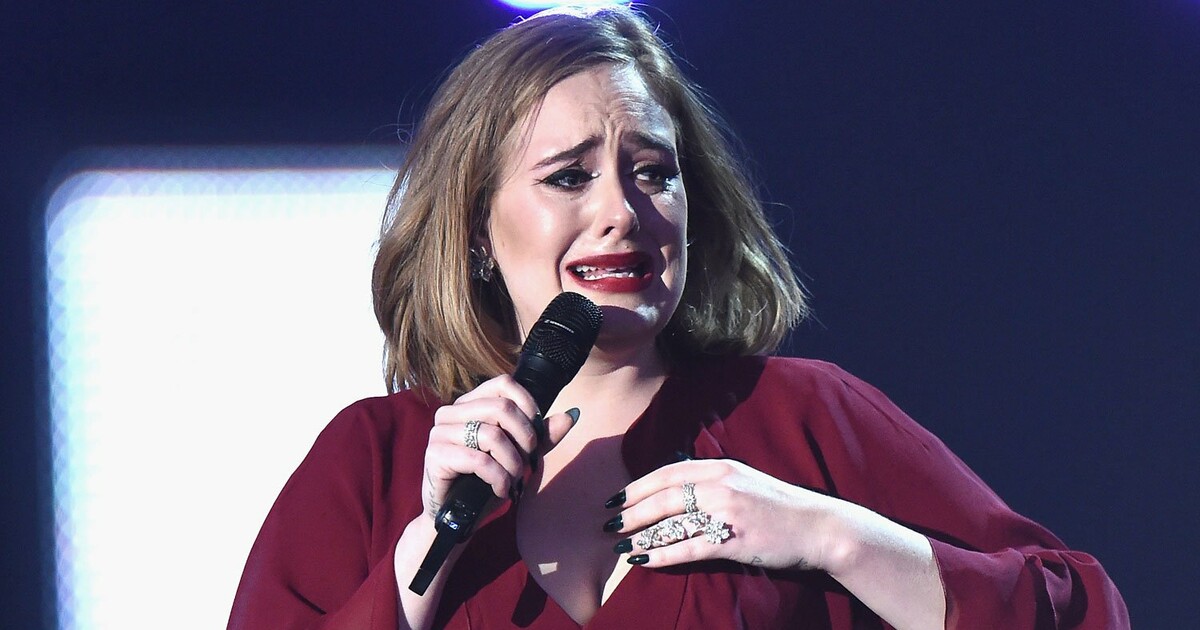 Η Adele ξεσπά σε κλάματα επειδή ο γιος της παρακολουθεί συναυλία της για πρώτη φορά (βίντεο) | LiFO