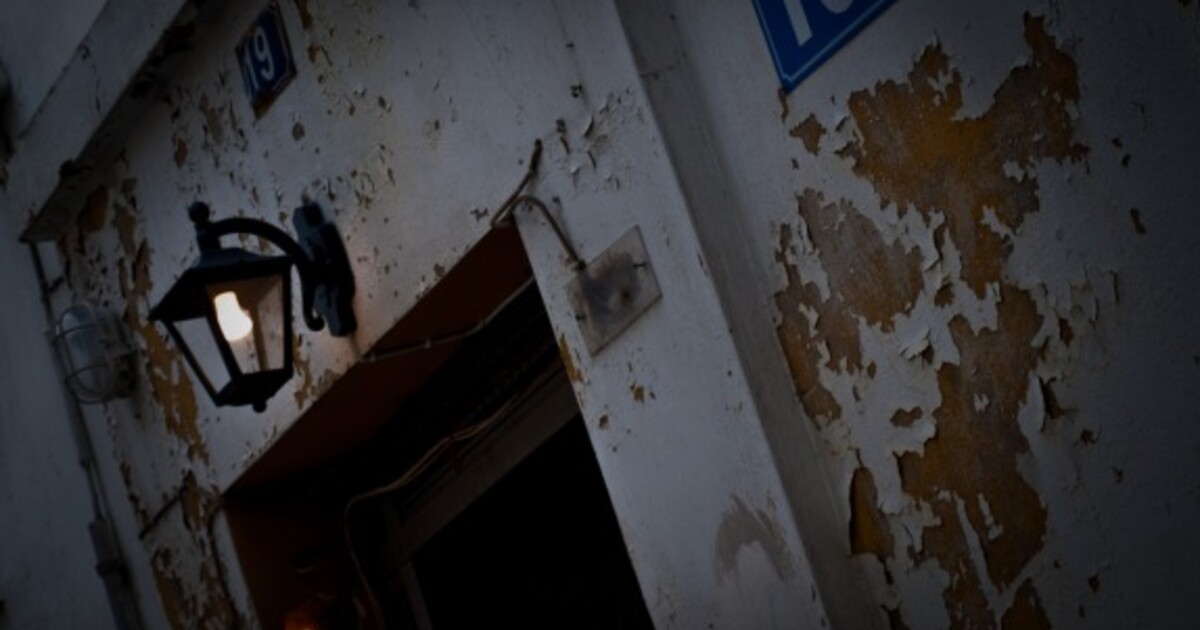 Συλλήψεις στην Αθήνα για εμπορία ανθρώπων | LiFO