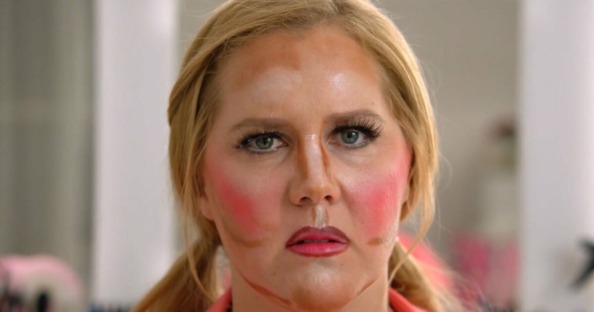 Όταν η Amy Schumer τρολάρει τους ανόητους κανόνες ομορφιάς και makeup ...