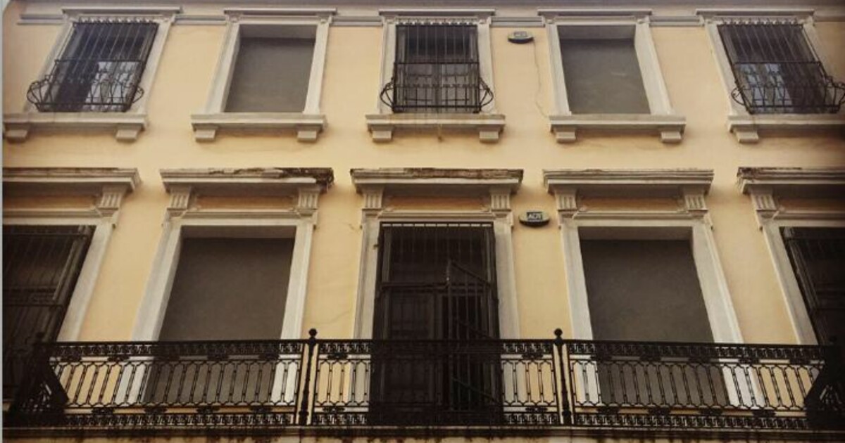 Σε αυτό το κτίριο στο κέντρο της Αθήνας ανοίγει ένα μπαρ για μια μόνο ...