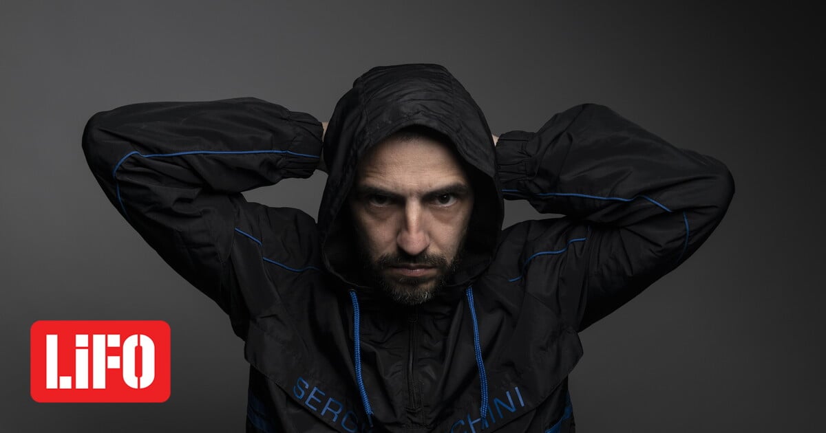 ΛΕΞ: Ένα ξενύχτι με ακρόαση του νέου του άλμπουμ και πολλή κουβέντα | LiFO