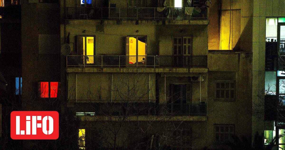 Άδειοι δρόμοι, μοναχικές φιγούρες, φωτισμένα παράθυρα. Ποιος θυμάται την καραντίνα; | LiFO