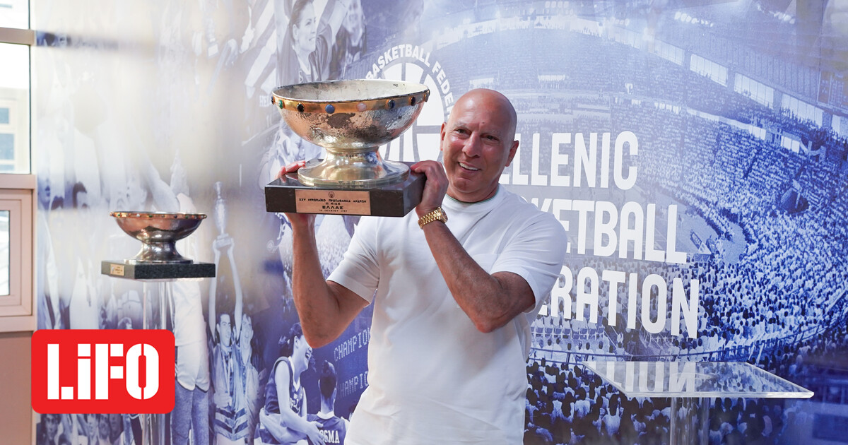 Νίκος Γκάλης: Σήκωσε ξανά μετά από 36 χρόνια το κύπελλο του '87 | LiFO