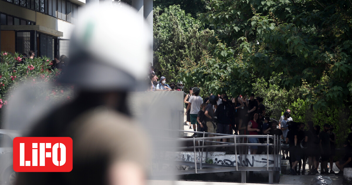 Επίθεση με μολότοφ σε διμοιρία των ΜΑΤ στο ΑΠΘ | LiFO