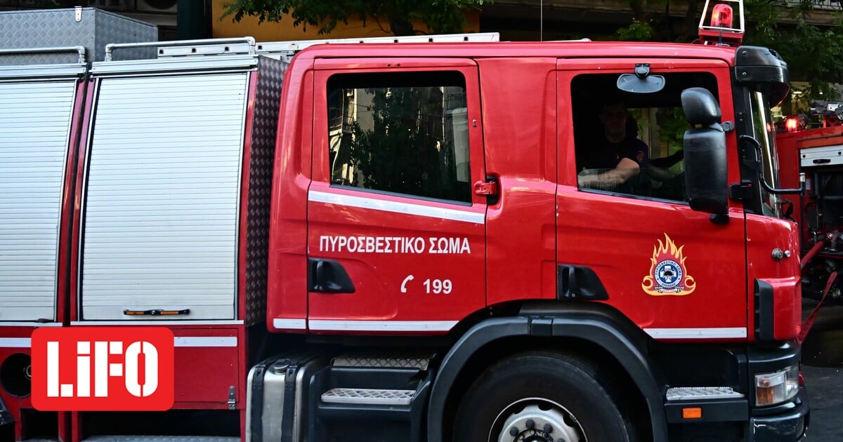 Φωτιά σε λεωφορείο στο Ίλιον: Διεκόπη η κυκλοφορία στην οδό Φυλής | LiFO
