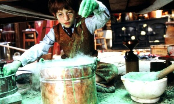 ΝΑΝΝΙ ΜΑΚ ΦΙ: Η ΜΑΓΙΚΗ ΝΤΑΝΤΑ (NANNY McPHEE) | Σινεμά | LiFO