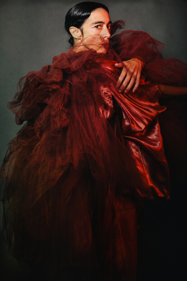 Έλενα Τοπαλίδου: «Το "πίσω δωμάτιο" του καθενός κρύβει πολλά» | LiFO