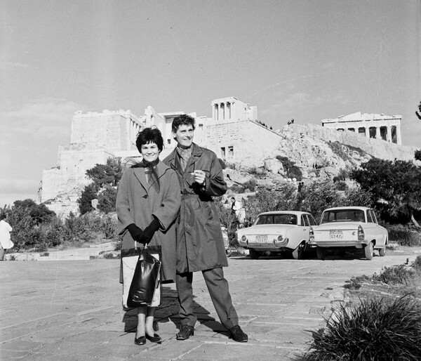 Η ζωή στους δρόμους της Αθήνας το 1964 | LiFO