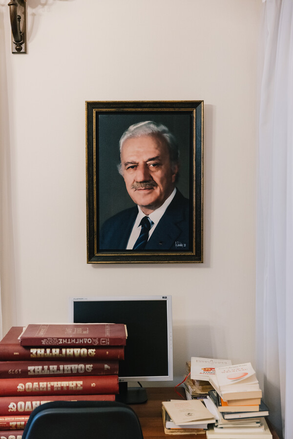 Στα άδυτα του Ιστορικού αρχείου του ΚΚΕ | LiFO