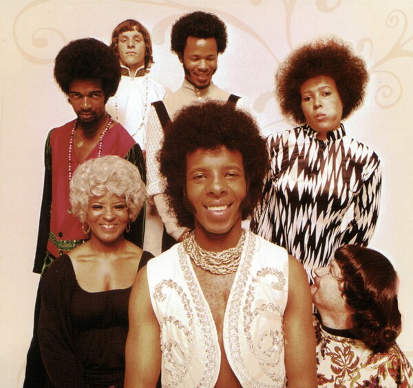 «Sly Lives!»: Τα μπλουζ του (ψυχεδελικού) πρίγκιπα | LiFO