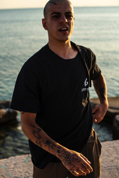 Το οργισμένο, ορμητικό screamo rap του Kijha | LiFO