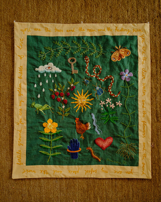 Το νέο αθηναϊκό κέντημα: Τα προικιά δεν ήταν ποτέ πιο κουλ | LiFO