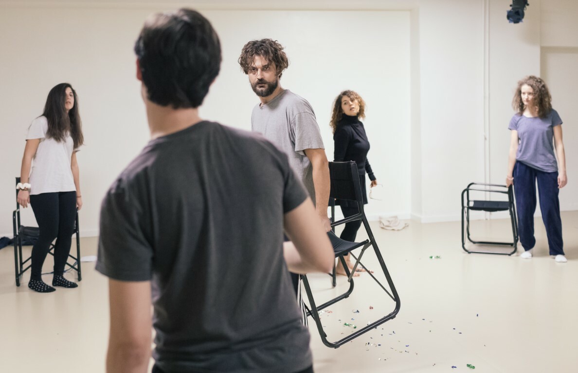To «Ζιγκ - Ζαγκ στις νεραντζιές» γίνεται παράσταση-Φωτογραφίες από τις ...