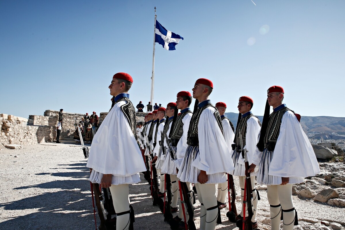 Η Αθήνα γιόρτασε στην Ακρόπολη την 73η επέτειο απελευθέρωσης από τους ...