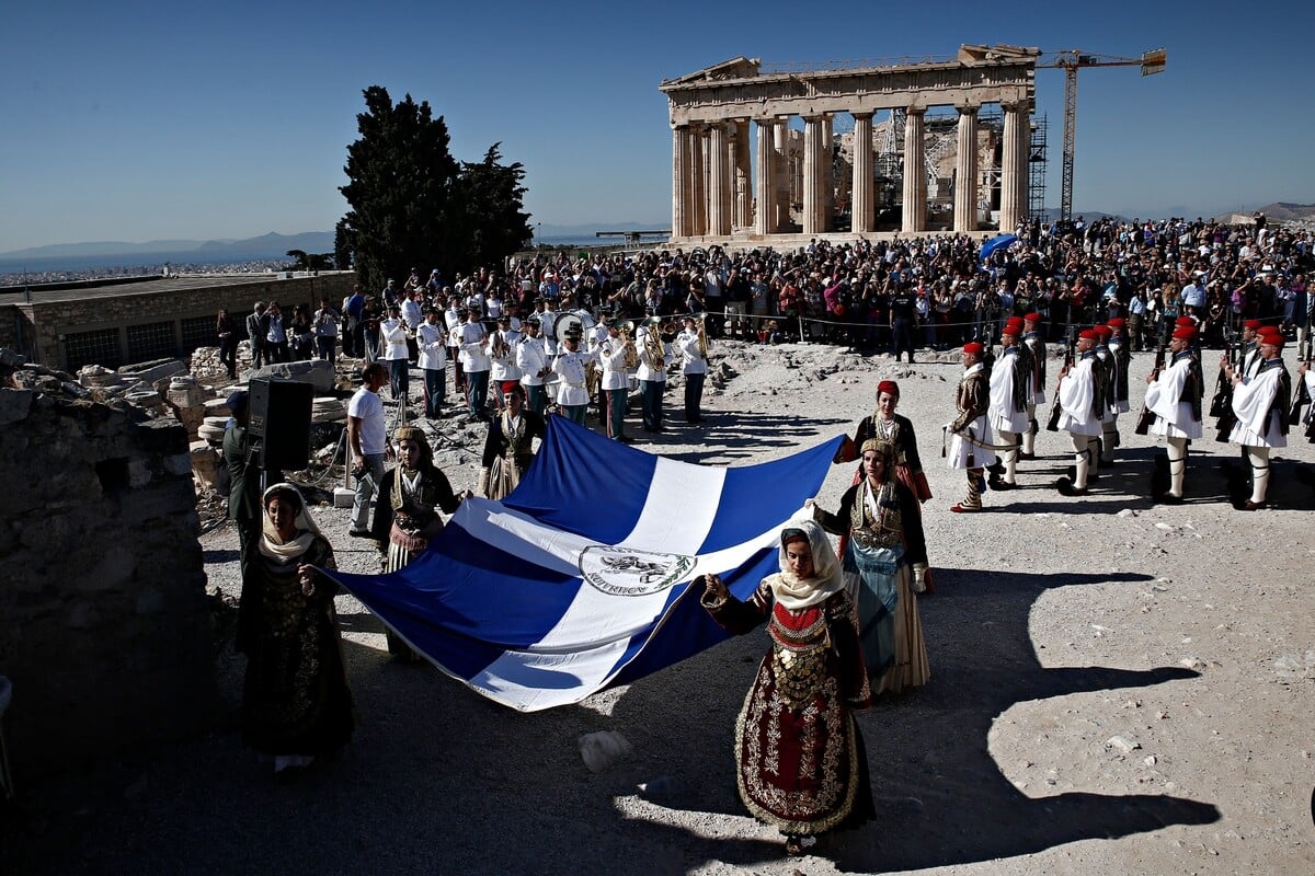 Η Αθήνα γιόρτασε στην Ακρόπολη την 73η επέτειο απελευθέρωσης από τους ...