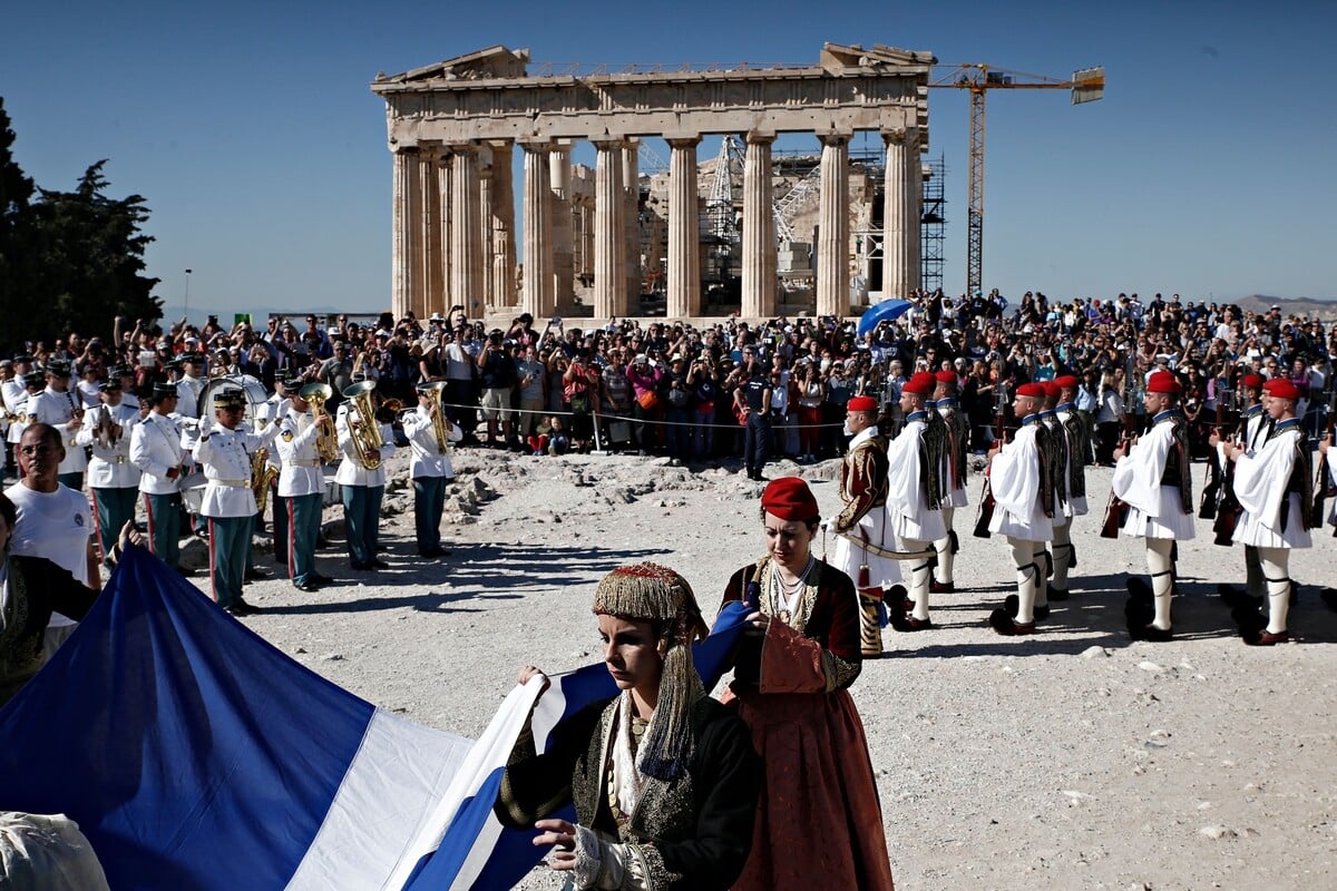 Η Αθήνα γιόρτασε στην Ακρόπολη την 73η επέτειο απελευθέρωσης από τους ...