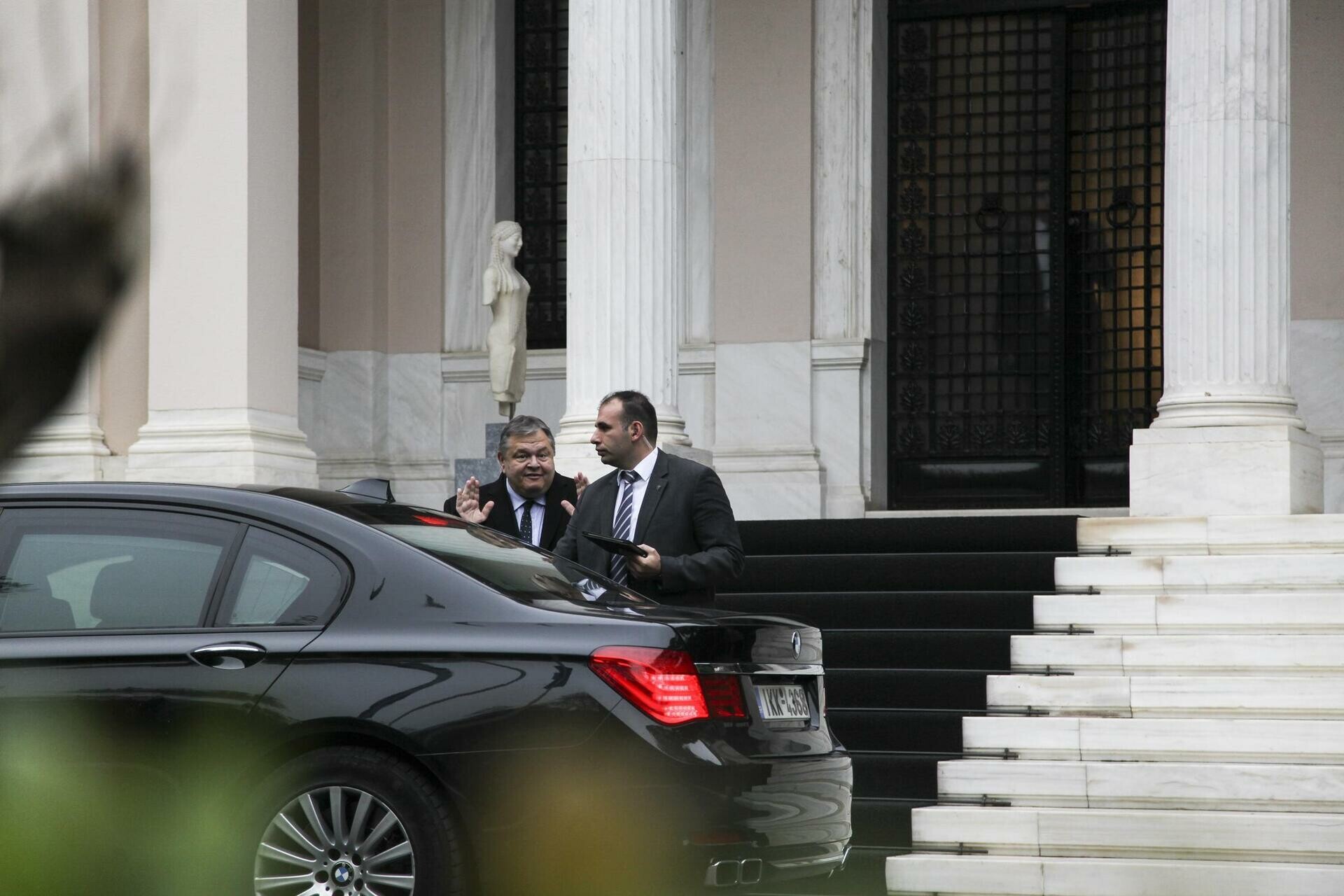 Στο σφυρί τα υπουργικά αυτοκίνητα και η θωρακισμένη BMW του Βενιζέλου ...
