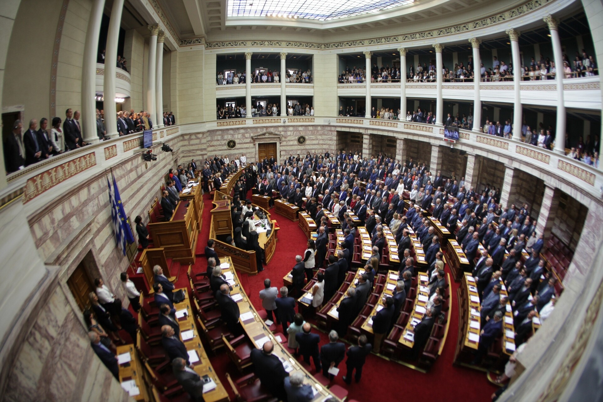 Σήμερα ορκίζονται οι 300 νέοι βουλευτές - Ποια είναι η διαδικασία | LiFO