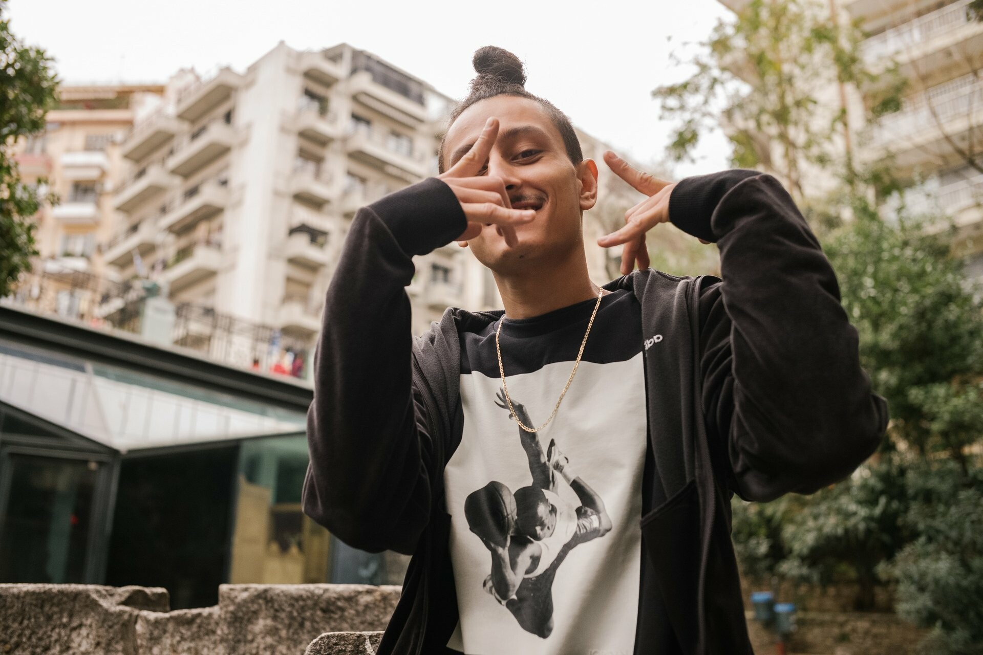 Ο Holy δεν είναι ο συνηθισμένος «type rapper» | LiFO