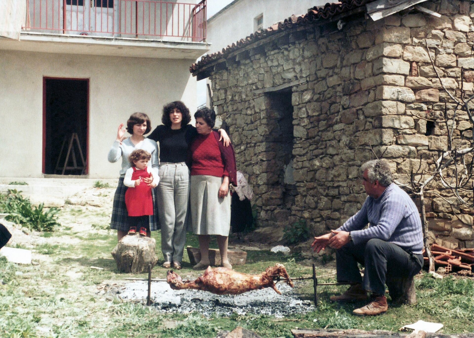 Πάσχα στο χωριό τη δεκαετία του '80 | LiFO