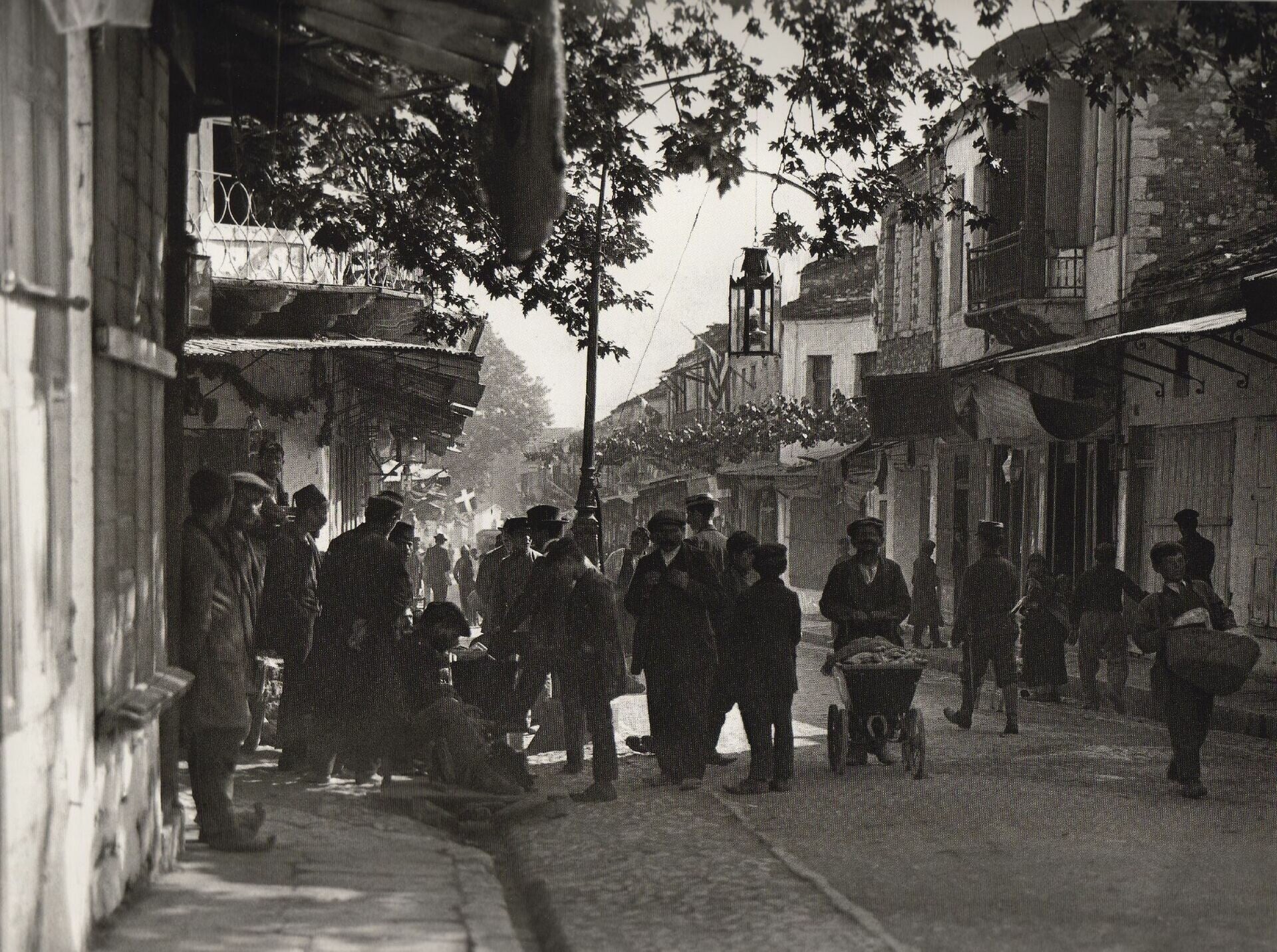 107 αριστουργηματικές φωτογραφίες μιας απλής, ήσυχης Ελλάδας (1903-1930 ...