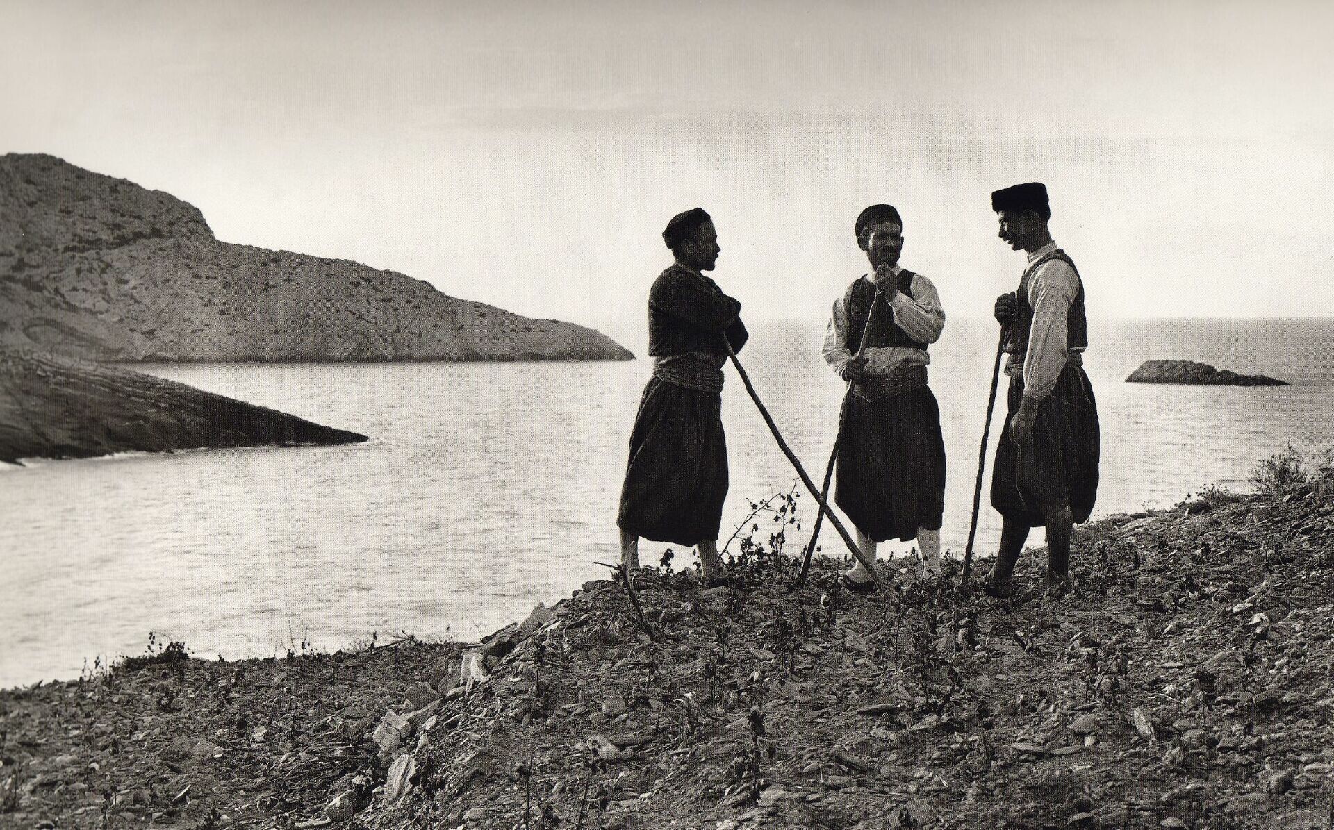 107 αριστουργηματικές φωτογραφίες μιας απλής, ήσυχης Ελλάδας (1903-1930 ...