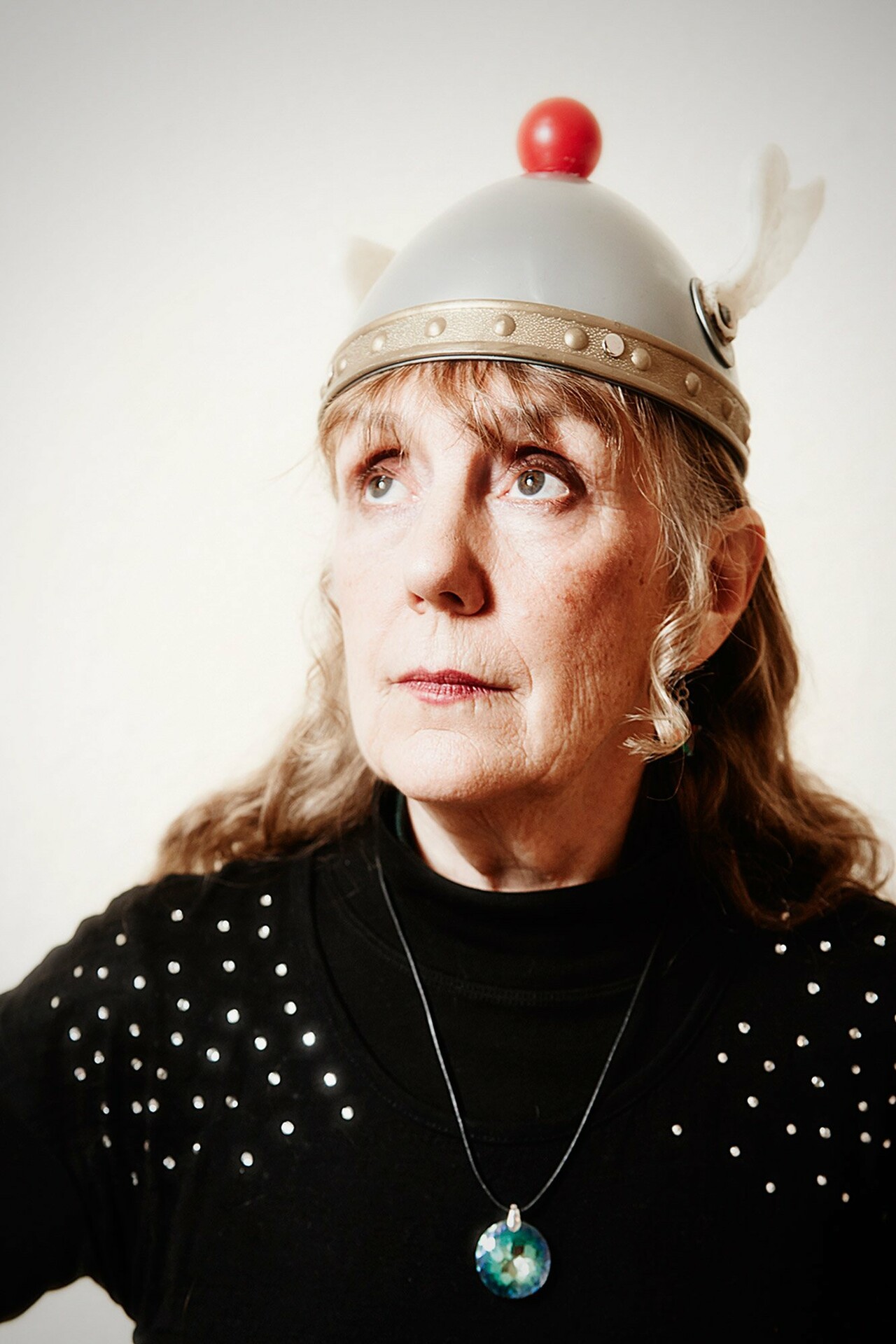 The Space Lady: Ένα γνήσιο παιδί των λουλουδιών εξομολογείται στο LIFO ...