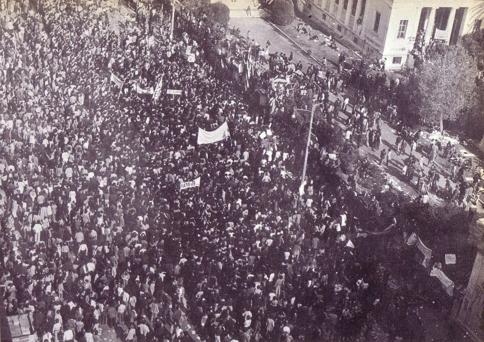 20 σπάνιες φωτογραφίες από το Πολυτεχνείο, 14 έως 19 Νοεμβρίου 1973 | LiFO