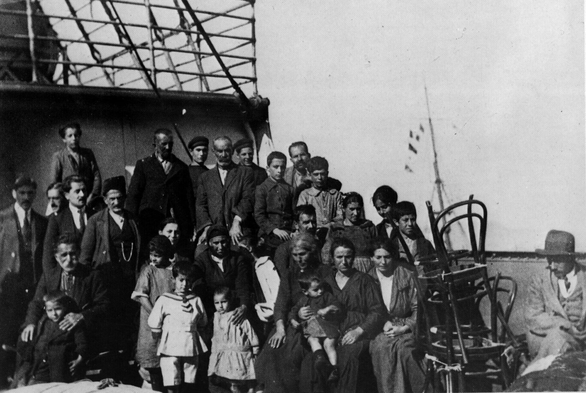 22 σπάνιες φωτογραφίες από την εγκατάσταση των προσφύγων του 1922 στην ...