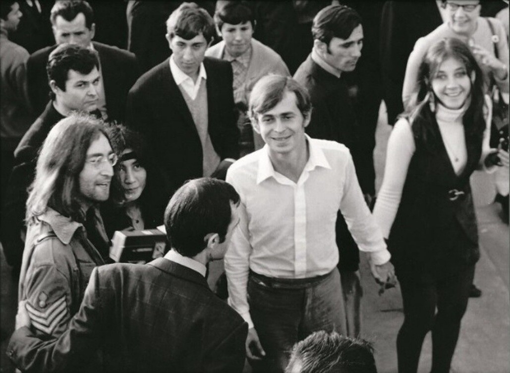 Ο Τζoν Λένον και η Γιόκο Όνο στην Αθήνα το 1969 | LiFO