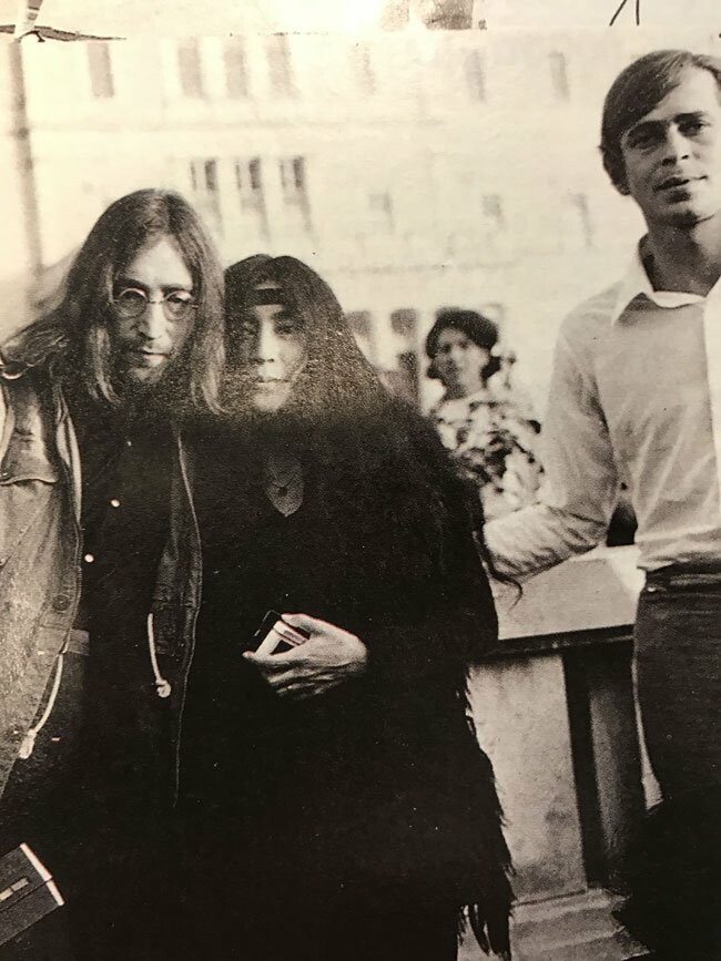 Ο Τζoν Λένον και η Γιόκο Όνο στην Αθήνα το 1969 | LiFO