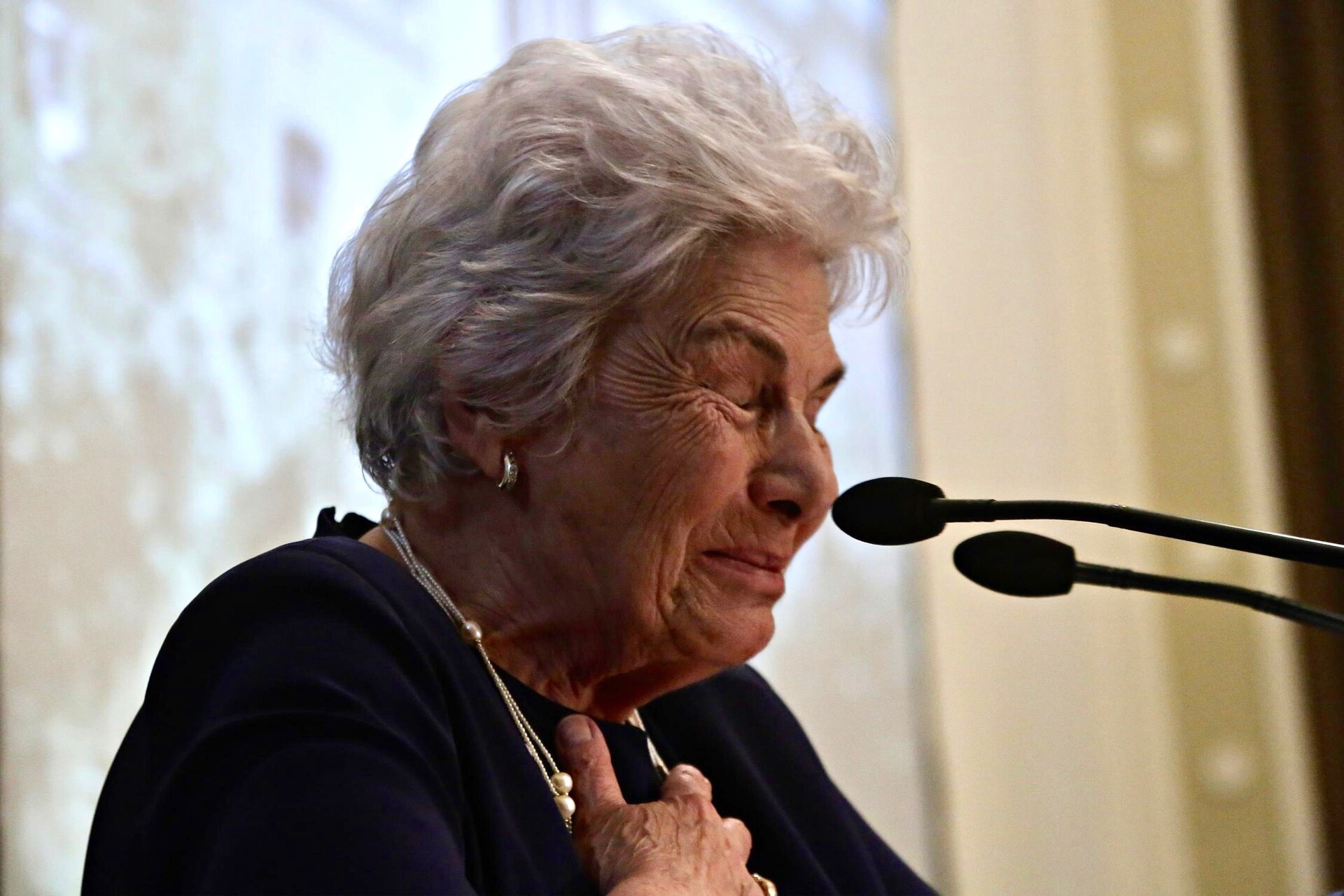 Kική Δημουλά: "Ένας αυτοσχέδιος άνθρωπος είμαι" | LiFO