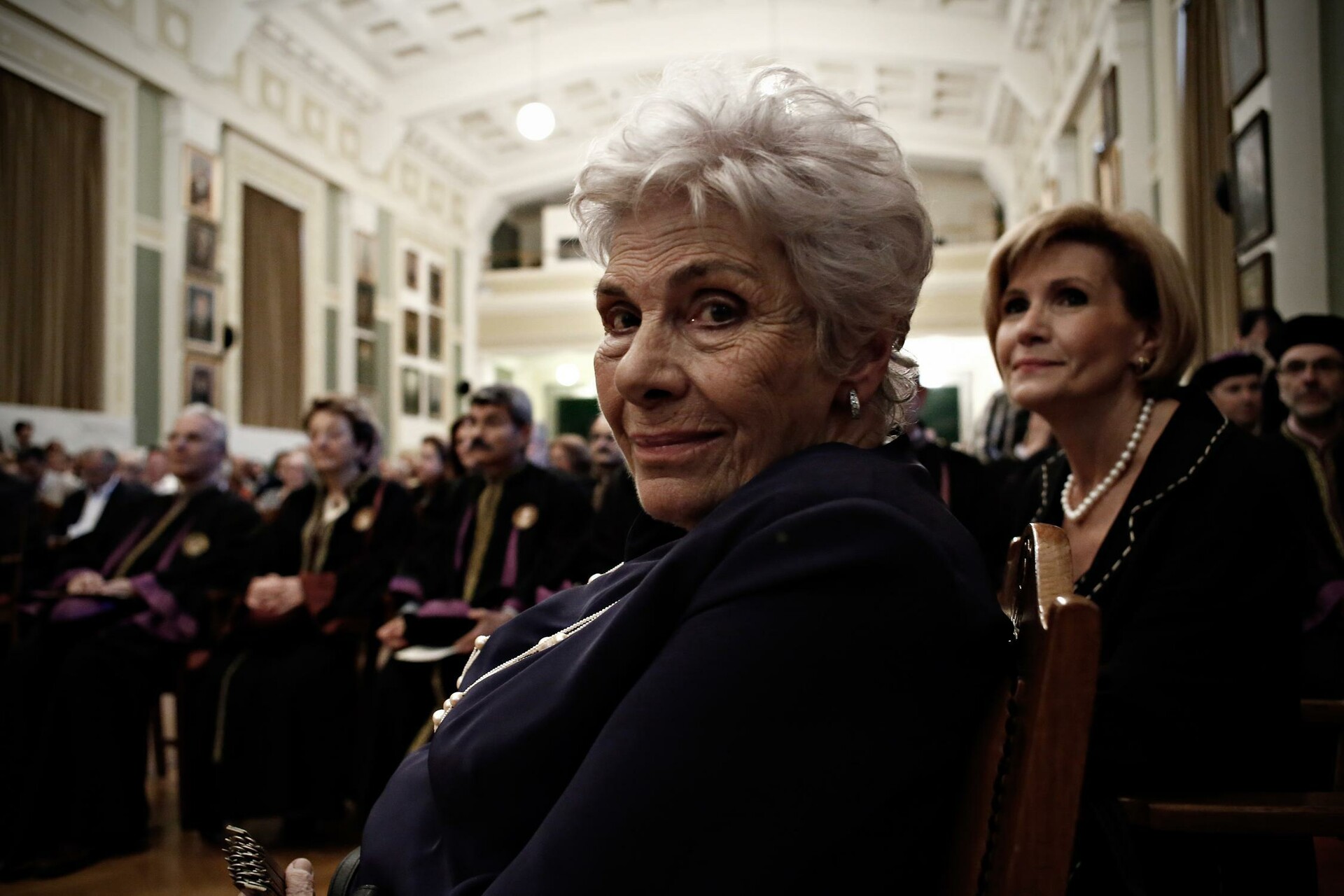 Kική Δημουλά: "Ένας αυτοσχέδιος άνθρωπος είμαι" | LiFO