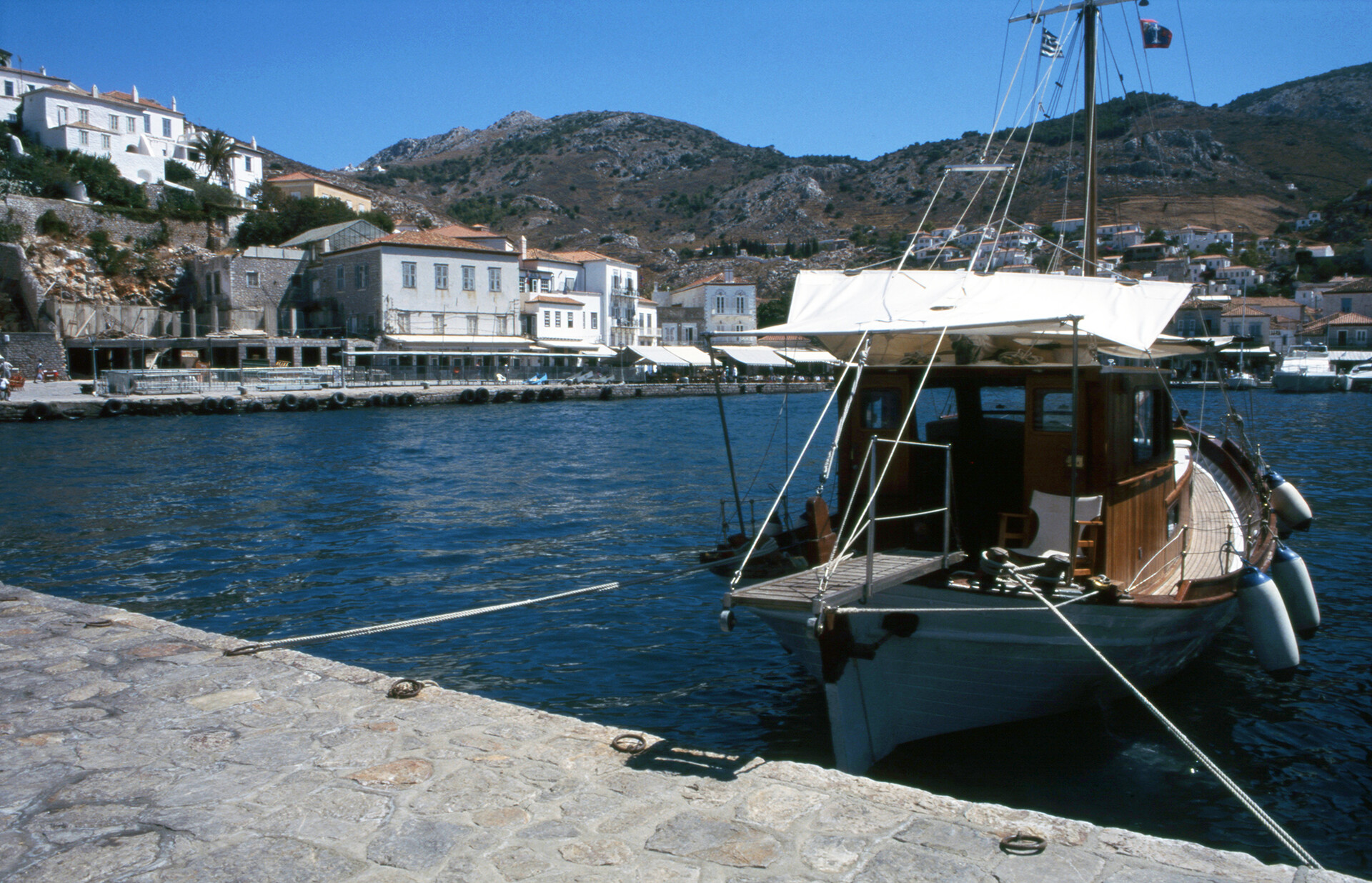 Ο Γιάννης Κουνέλλης στα 80 του. Φωτογραφίες του Σπύρου Στάβερη | LiFO