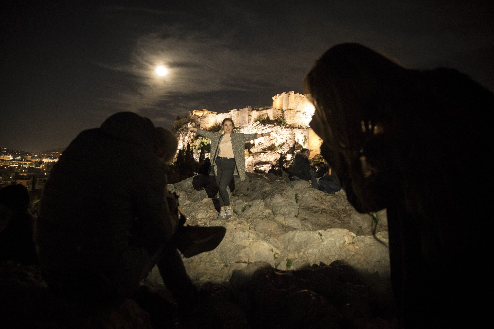 «Super Moon»: Η μεγαλύτερη Πανσέληνος των τελευταίων 70 ετών φωτίζει ...