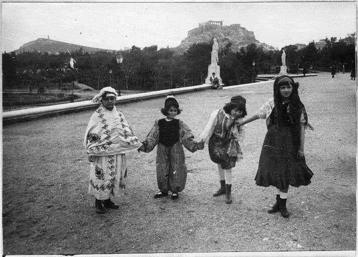 Απόκριες και Κούλουμα στην παλιά Αθήνα | LiFO