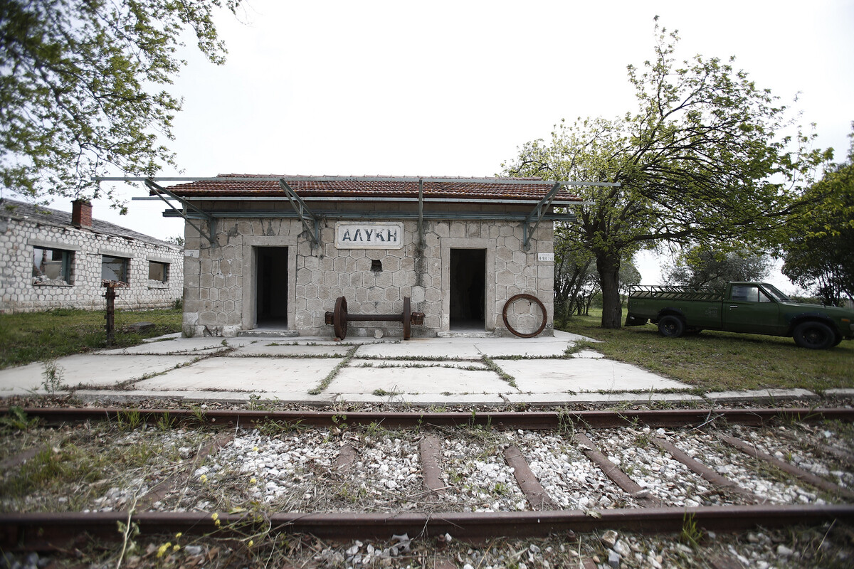 Διανυκτέρευση στα βαγόνια: Παλιός σιδηροδρομικός σταθμός στην Πιερία ...