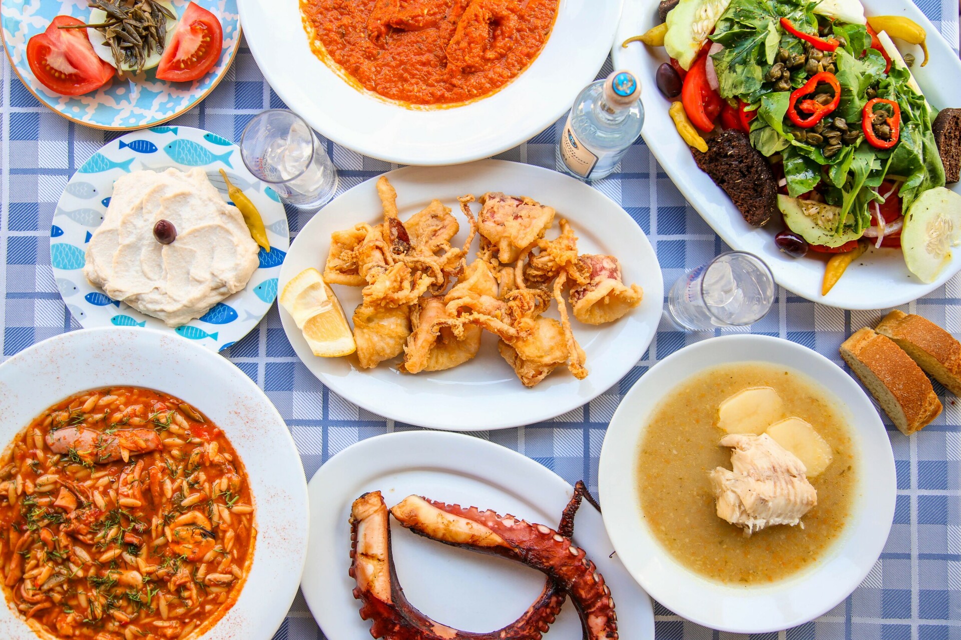 Στην ψαροταβέρνα του Ηλία στο Χατζηκυριάκειο | LiFO