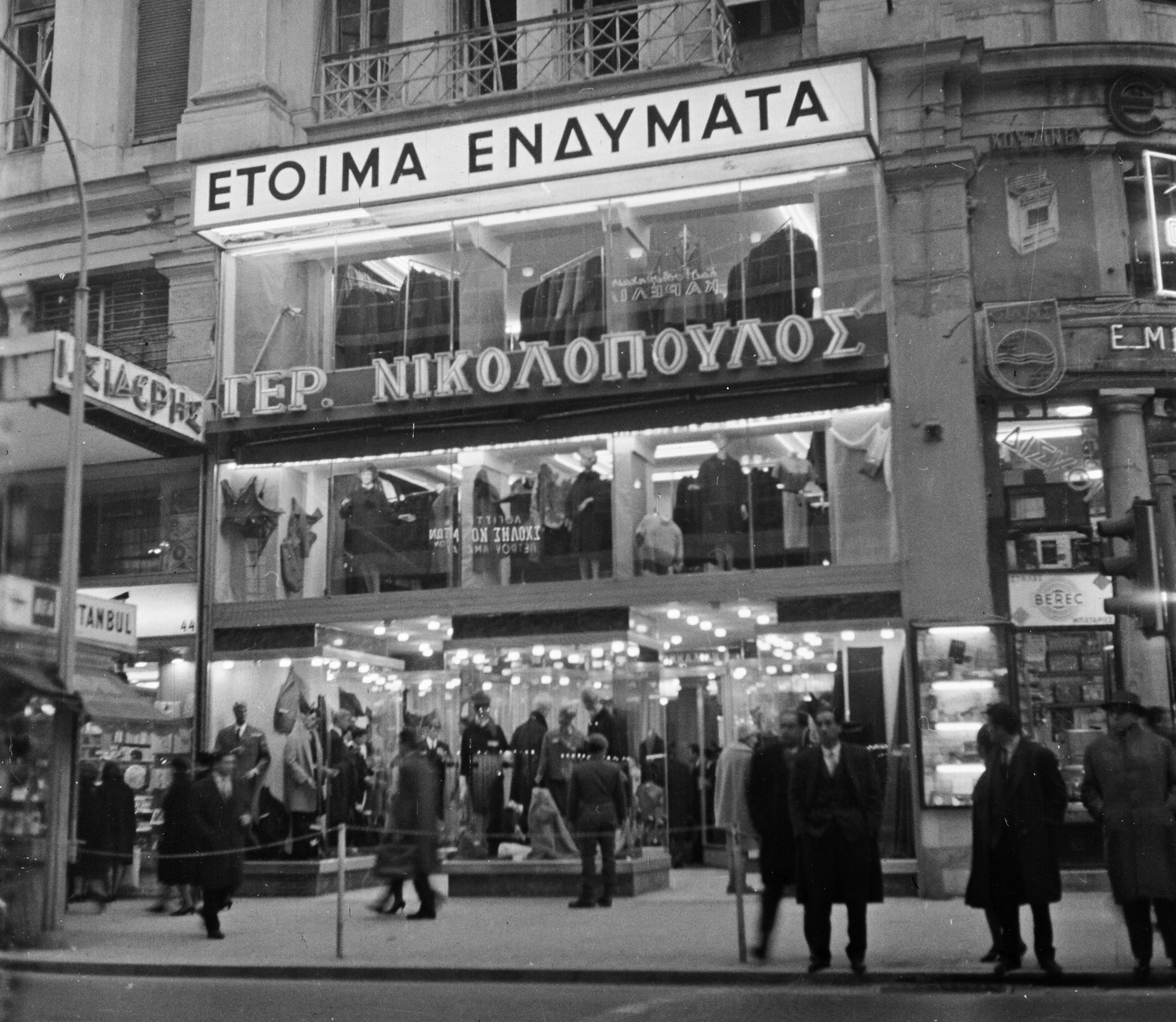 Η ζωή στους δρόμους της Αθήνας το 1964 | LiFO