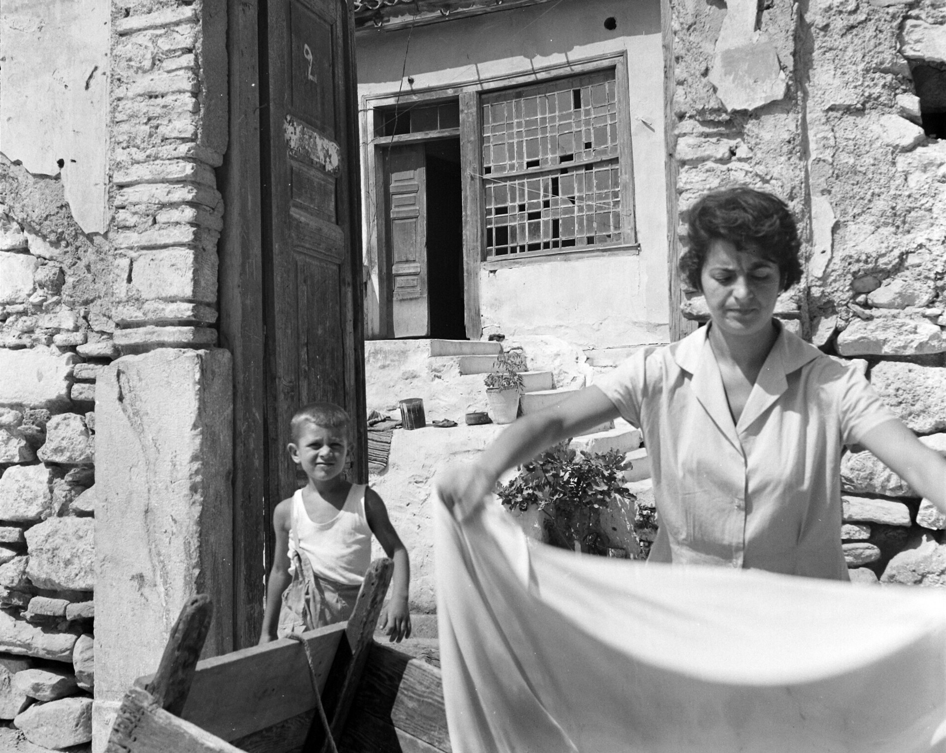 Η ζωή στους δρόμους της Αθήνας το 1964 | LiFO