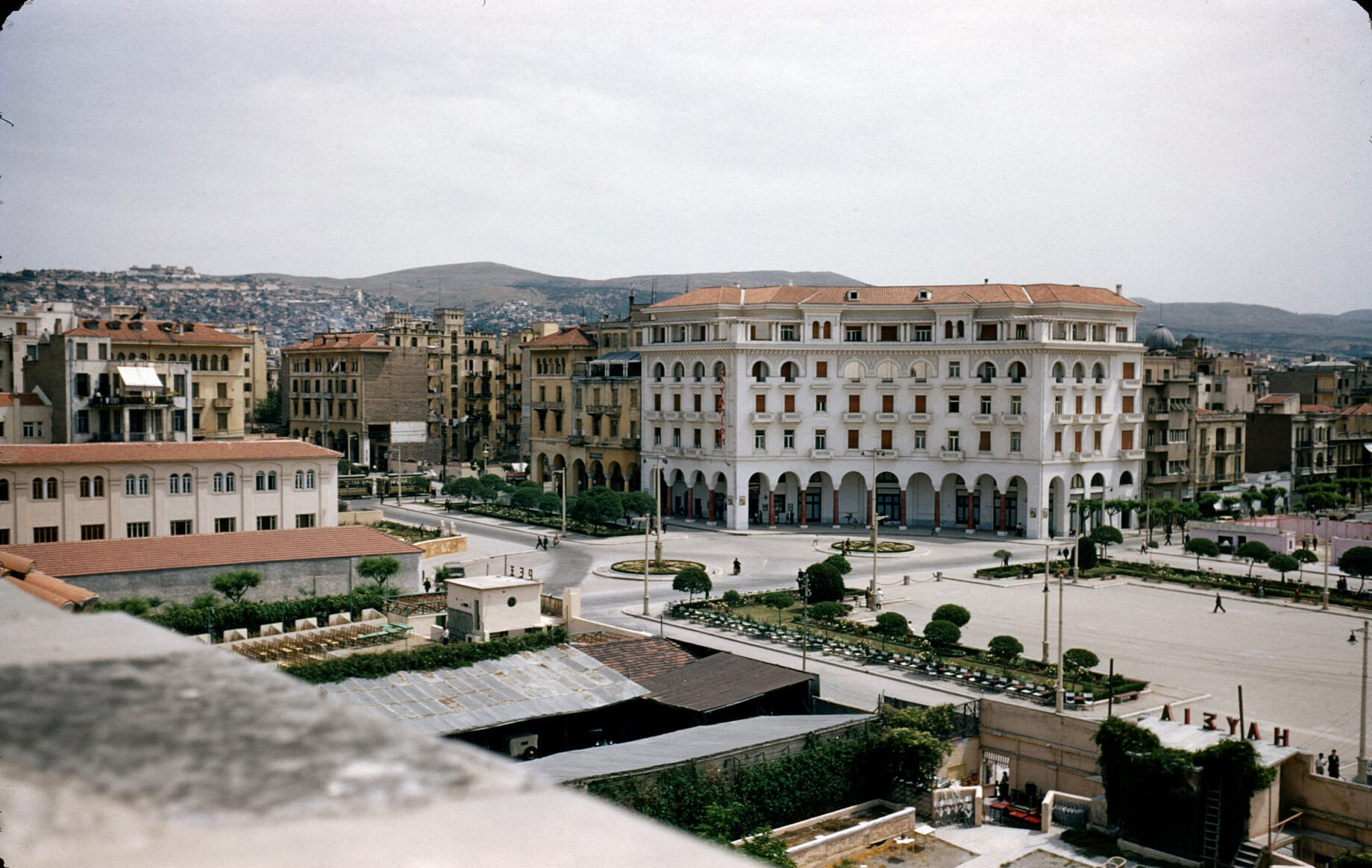Στους δρόμους της Θεσσαλονίκης το 1952 | LiFO