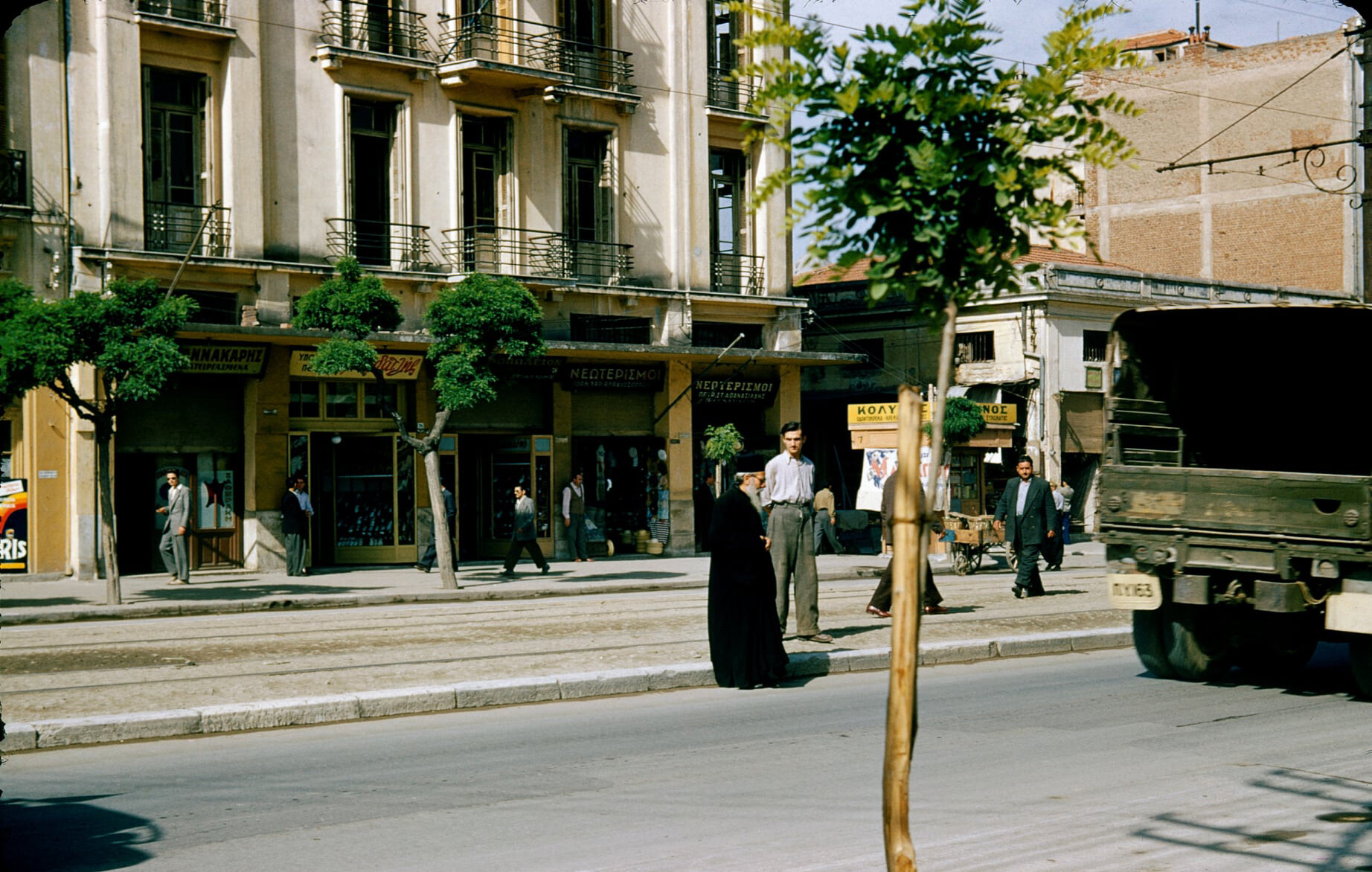 Στους δρόμους της Θεσσαλονίκης το 1952 | LiFO