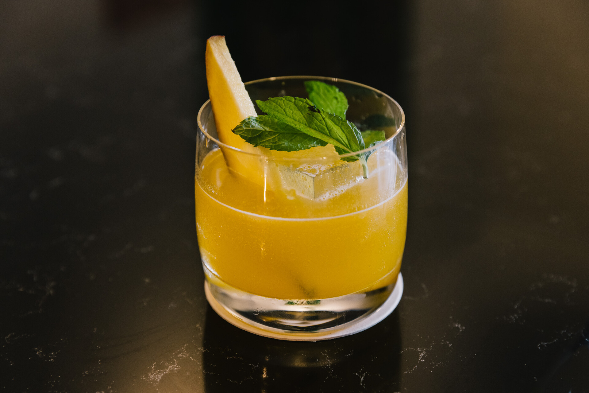 The Architects of Time: H indie Αθήνα δίνει ραντεβού σε ένα κτίριο του ...