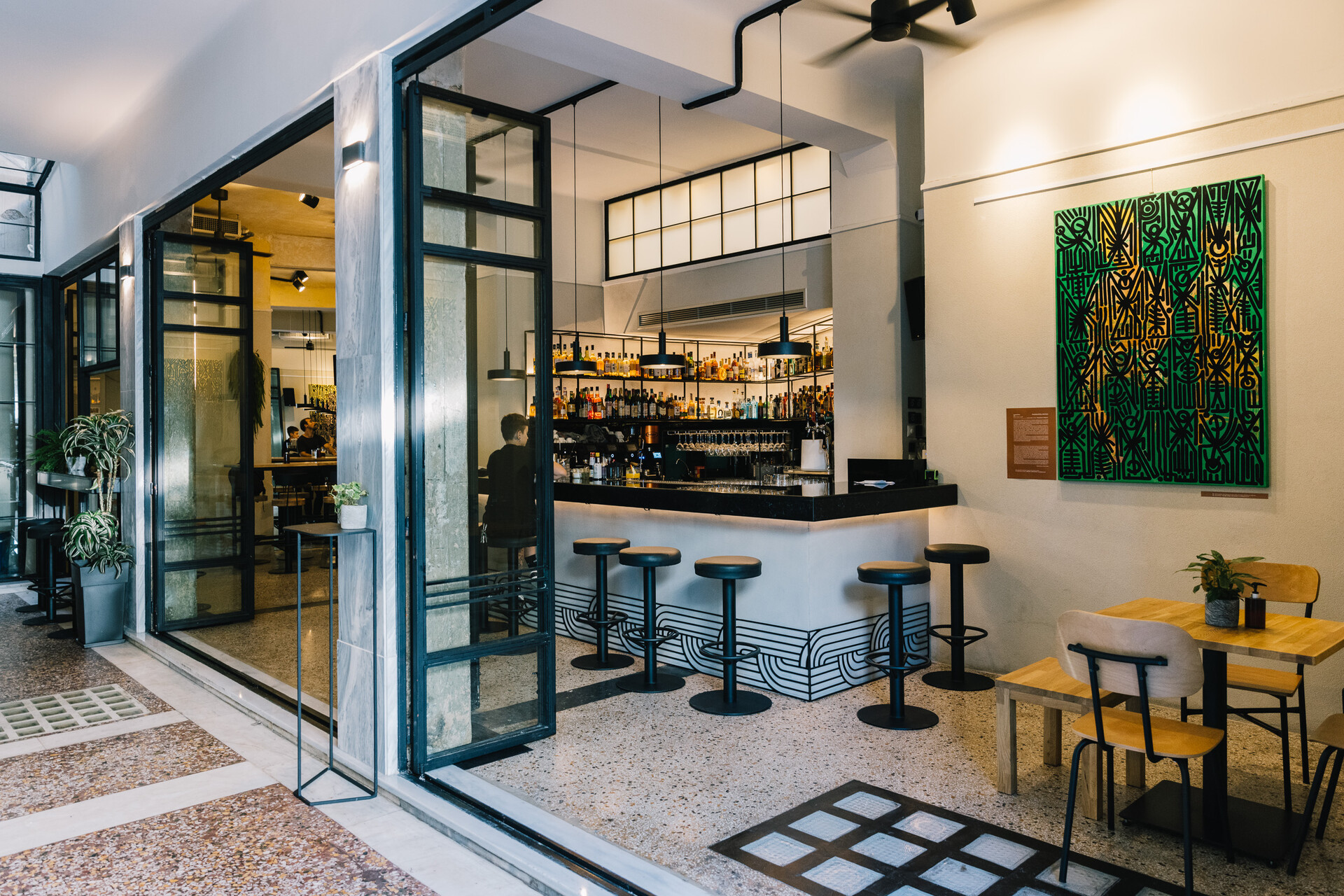 The Architects of Time: H indie Αθήνα δίνει ραντεβού σε ένα κτίριο του ...