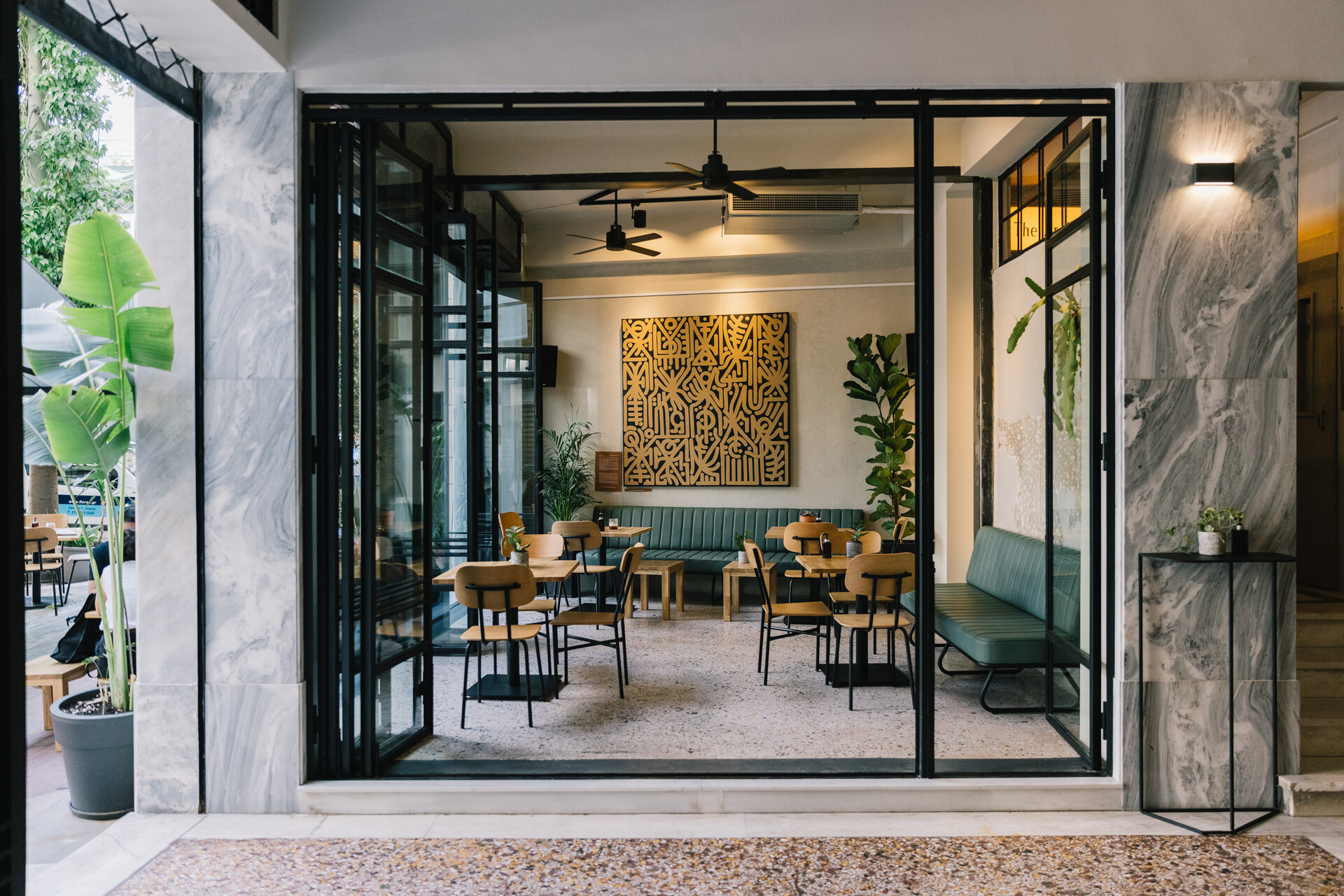 The Architects of Time: H indie Αθήνα δίνει ραντεβού σε ένα κτίριο του ...